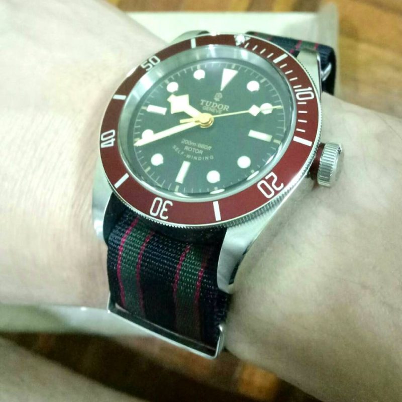 สาย Nato *Real* James Bond (Olive) ดำ-เขียว ขลิบแดง - WatchKzy.com